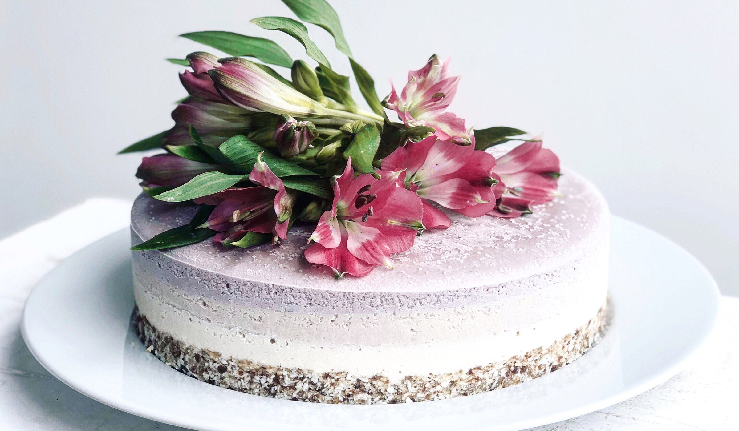 Rå bringebær & jordbær kake – Kinsarvik Naturkost